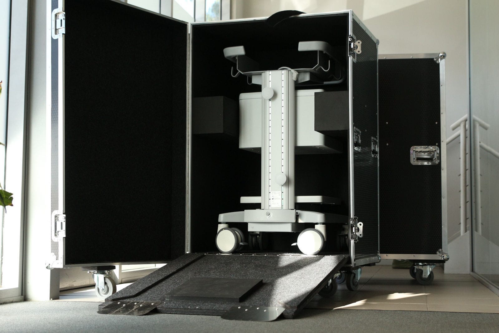 Bespoke Case With Ramp For Medtronic's Medical Carts